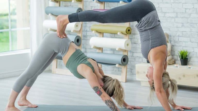 Extreme Yoga Poses – Watch These Amazing Yogis Take On The Challenge